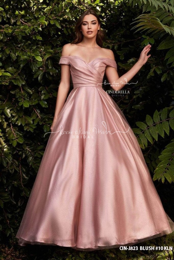CINDERELLA DIVINE –J823 – Koon Nam Wah Bridal